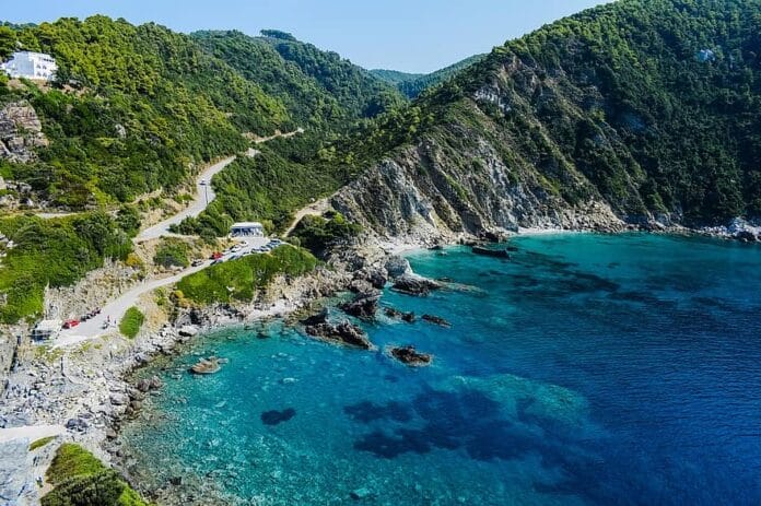 Η Σκόπελος «πρωταγωνίστησε» στη βρετανική τηλεόραση - Kythera.News ...